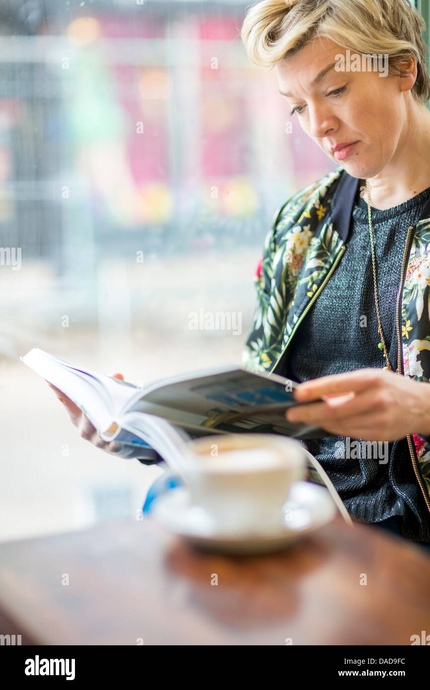 Reading book at cafe hi-res stock photography and images - Alamy