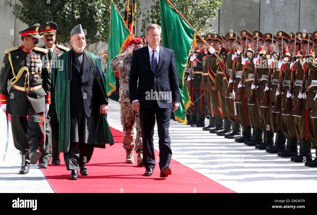 Bundespräsident Christian Wulff (M) wird am Sonntag (16.10.2011) in ...