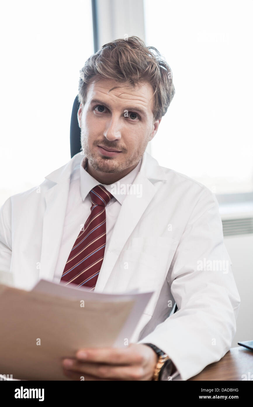 Man paperwork desk hi-res stock photography and images - Alamy