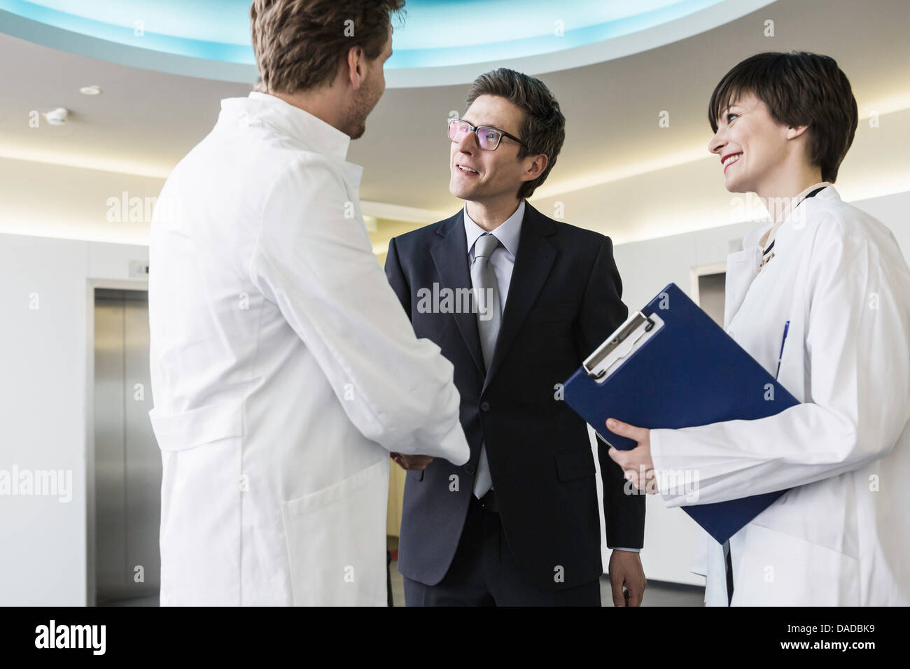 Man lab coat hi-res stock photography and images - Alamy