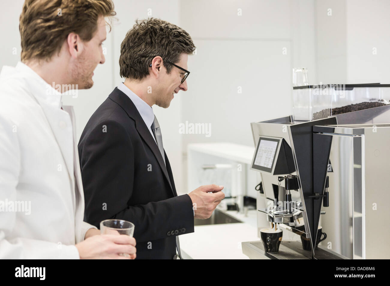 Business people coffee machine hi-res stock photography and images - Alamy