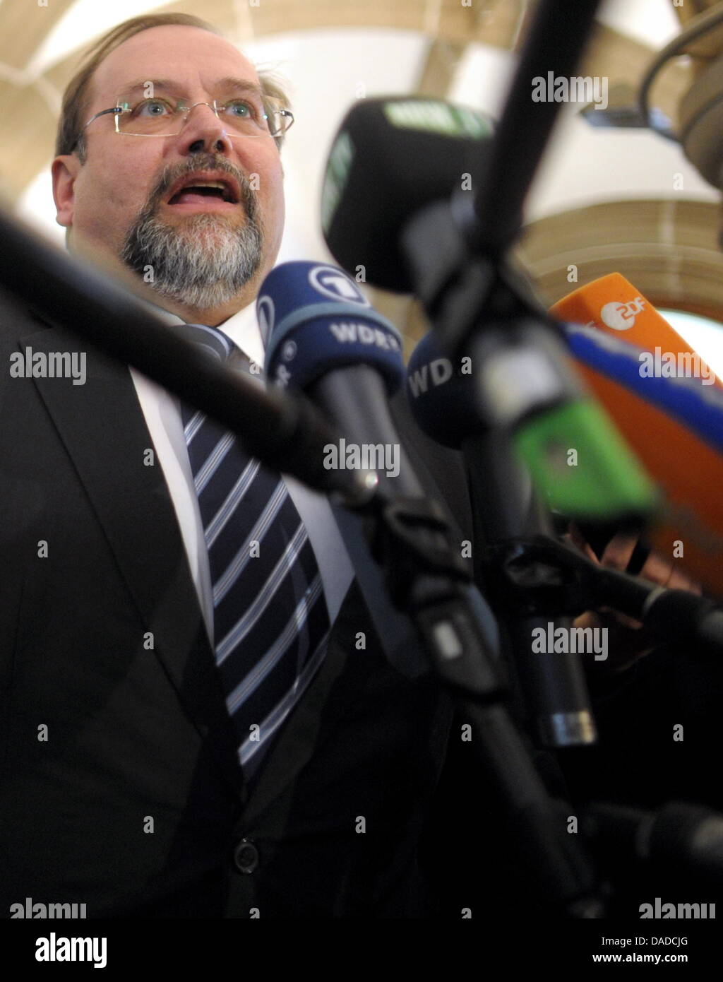Duisburg's Mayor Adolf Sauerland gives a statement in Duisburg, Germany ...