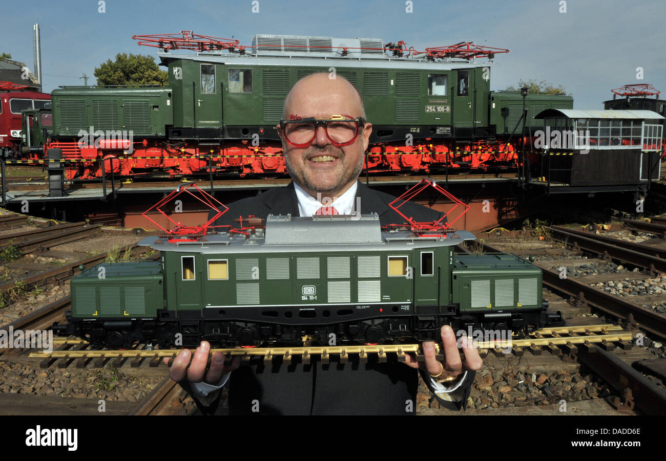 A new garden rail electric locomotive model of series 194 is presented ...