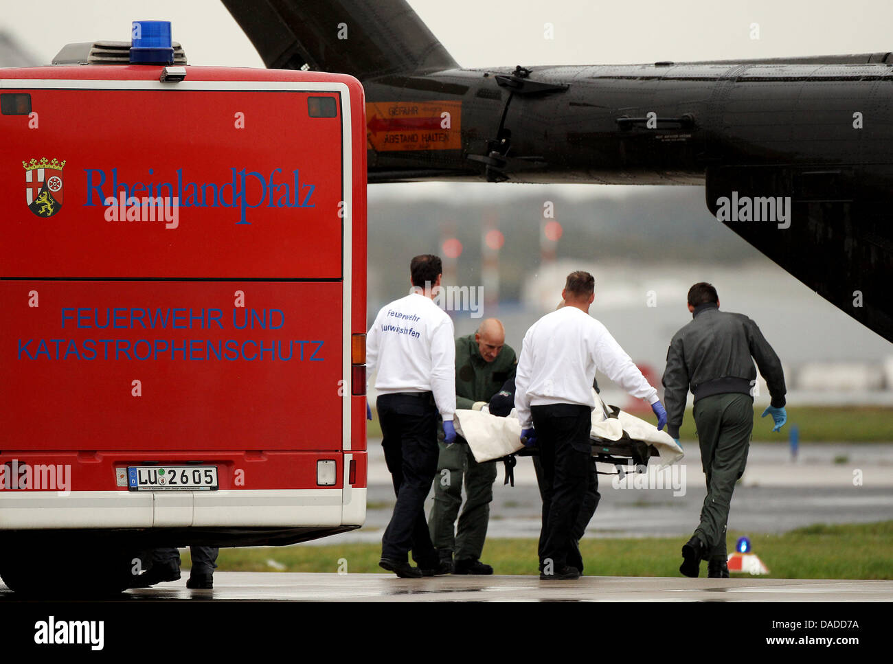 German Armed Forces soldiers and paramedics carry an injured Lbyan into ...