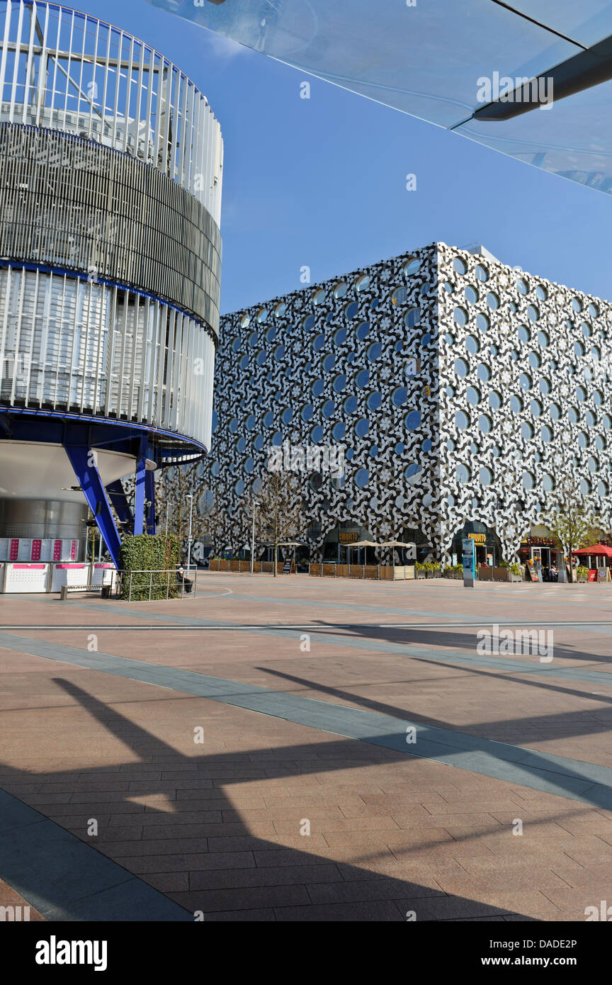 Peninsula Square, O2 Arena, Greenwich, London, England, United Kingdom ...