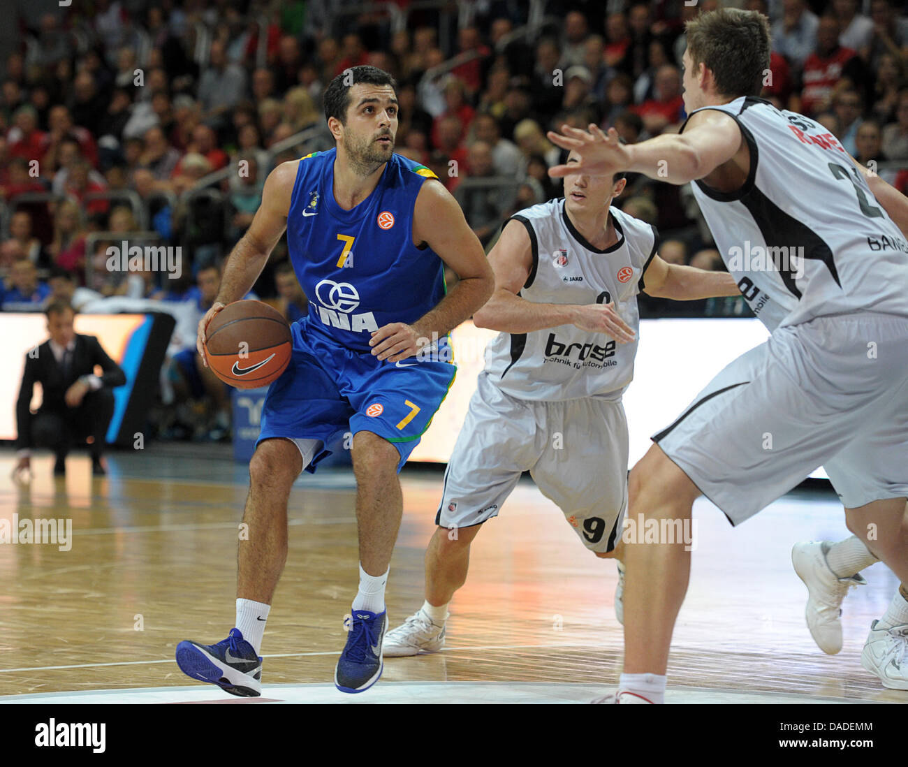 Bamberg's Tibor Pleiss (R) and Karsten Tadda and Zagreb's Krunoslav ...