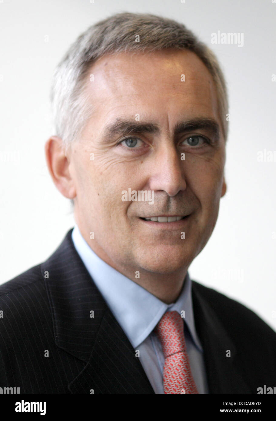 Siemens CEO Peter Loescher poses during an interview in Berlin, Germany ...