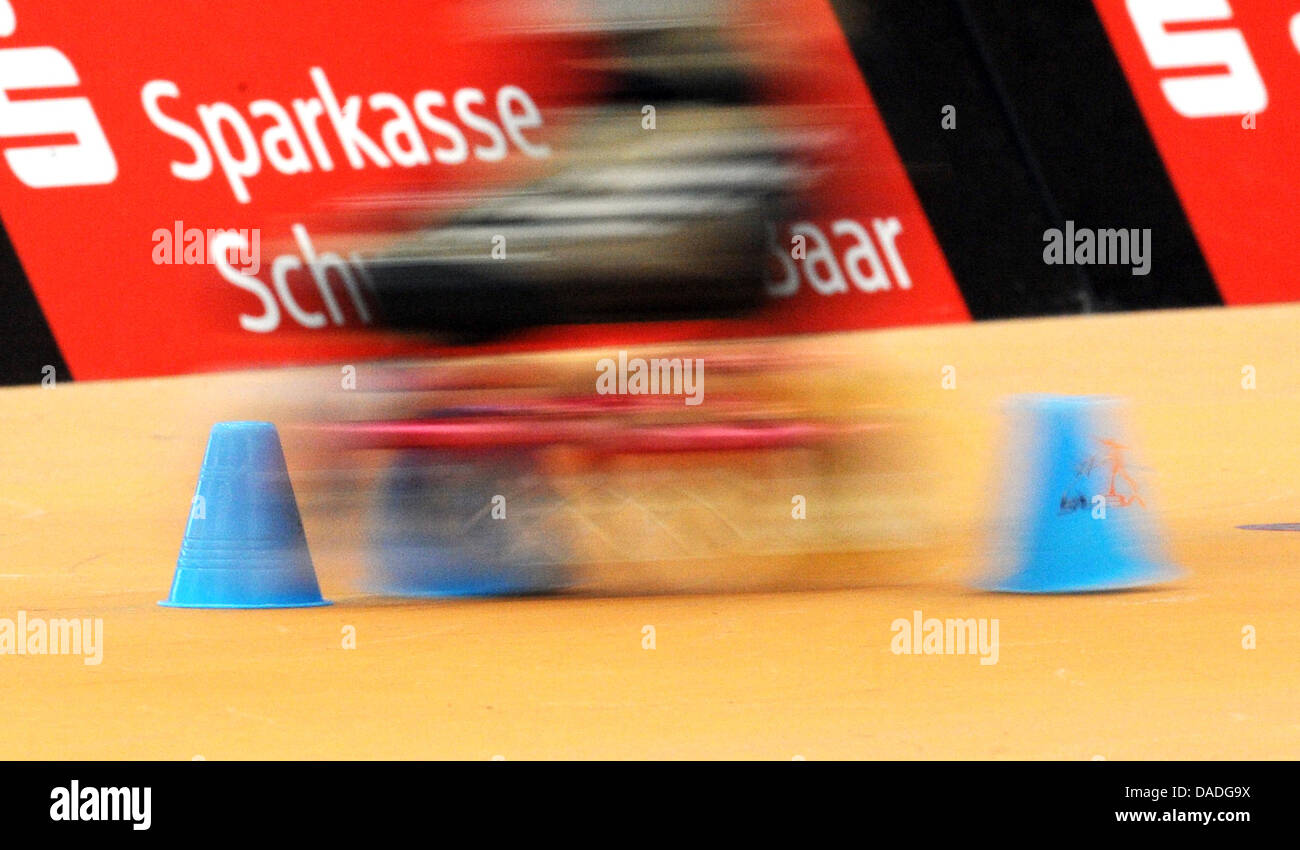 Inline skating freestyle hi-res stock photography and images - Alamy
