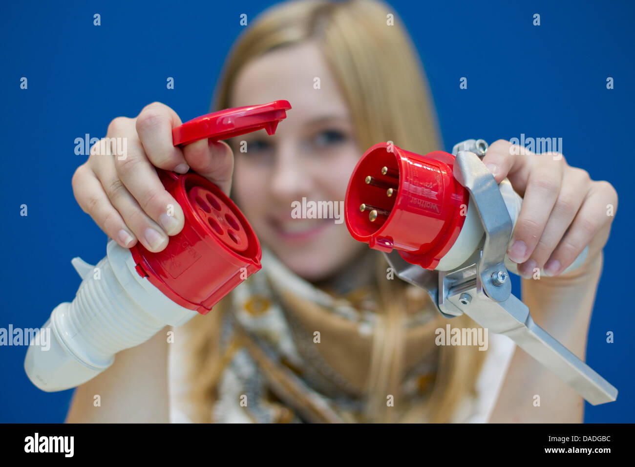 The apprentice Daniela Frank presents the 'easy socket' socket ...