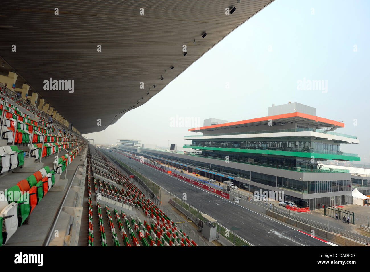 Pit grandstand hi-res stock photography and images - Alamy