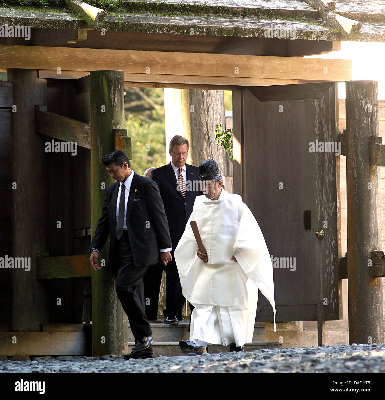German President Christian Wulff (C) is received by Naotake Takatsukasa ...