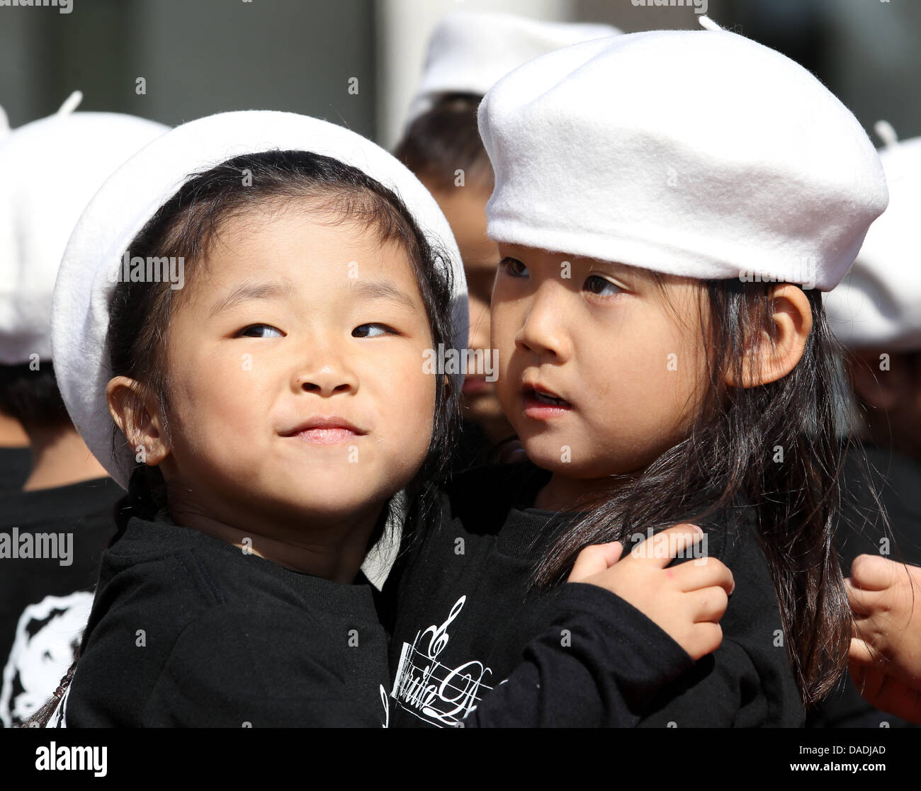 Children of the Yutaka Hoikuen kindergarten wait for the arrival of ...