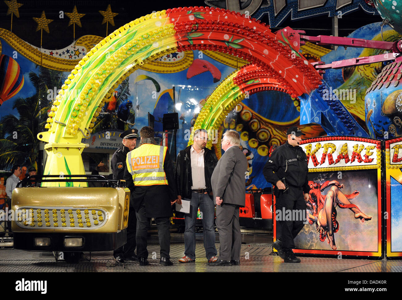 Octopus fairground ride hi-res stock photography and images - Alamy