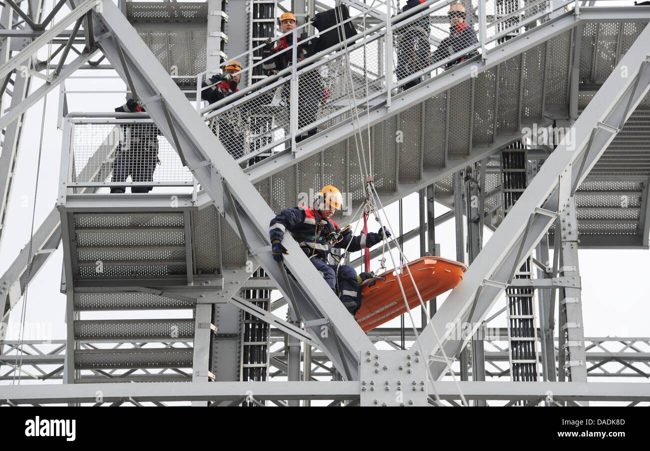 Height rescue hi-res stock photography and images - Alamy