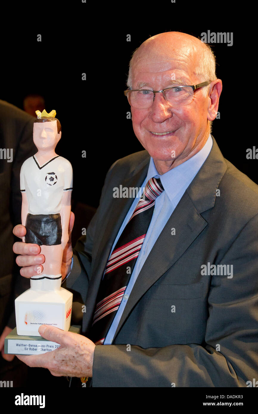 British soccer legend Bobby Charlton holds the German Soccer Culture ...