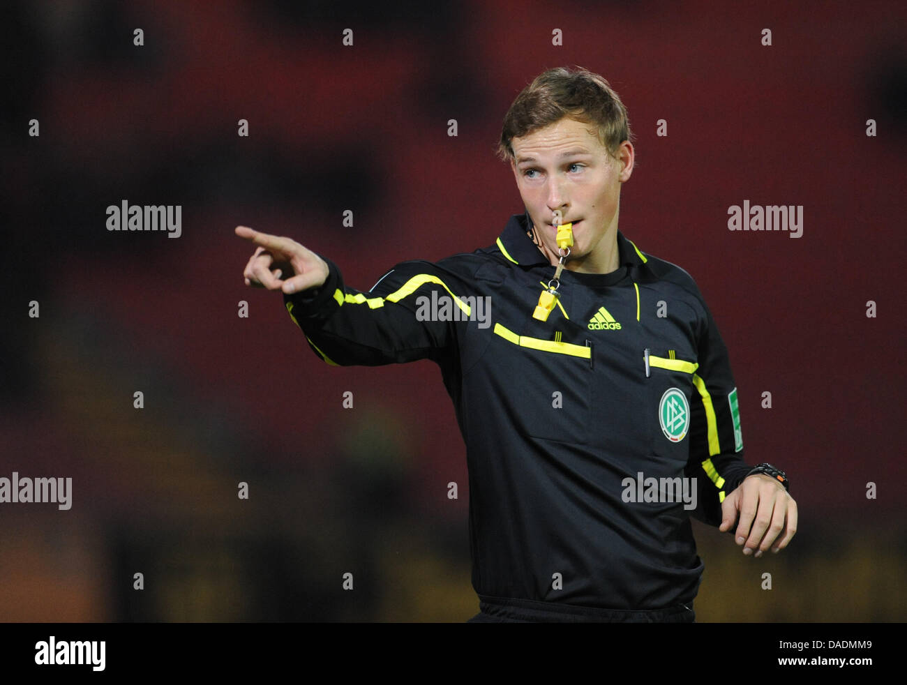 Referee Martin Petersen gestures during the DFB cup match SpVgg ...