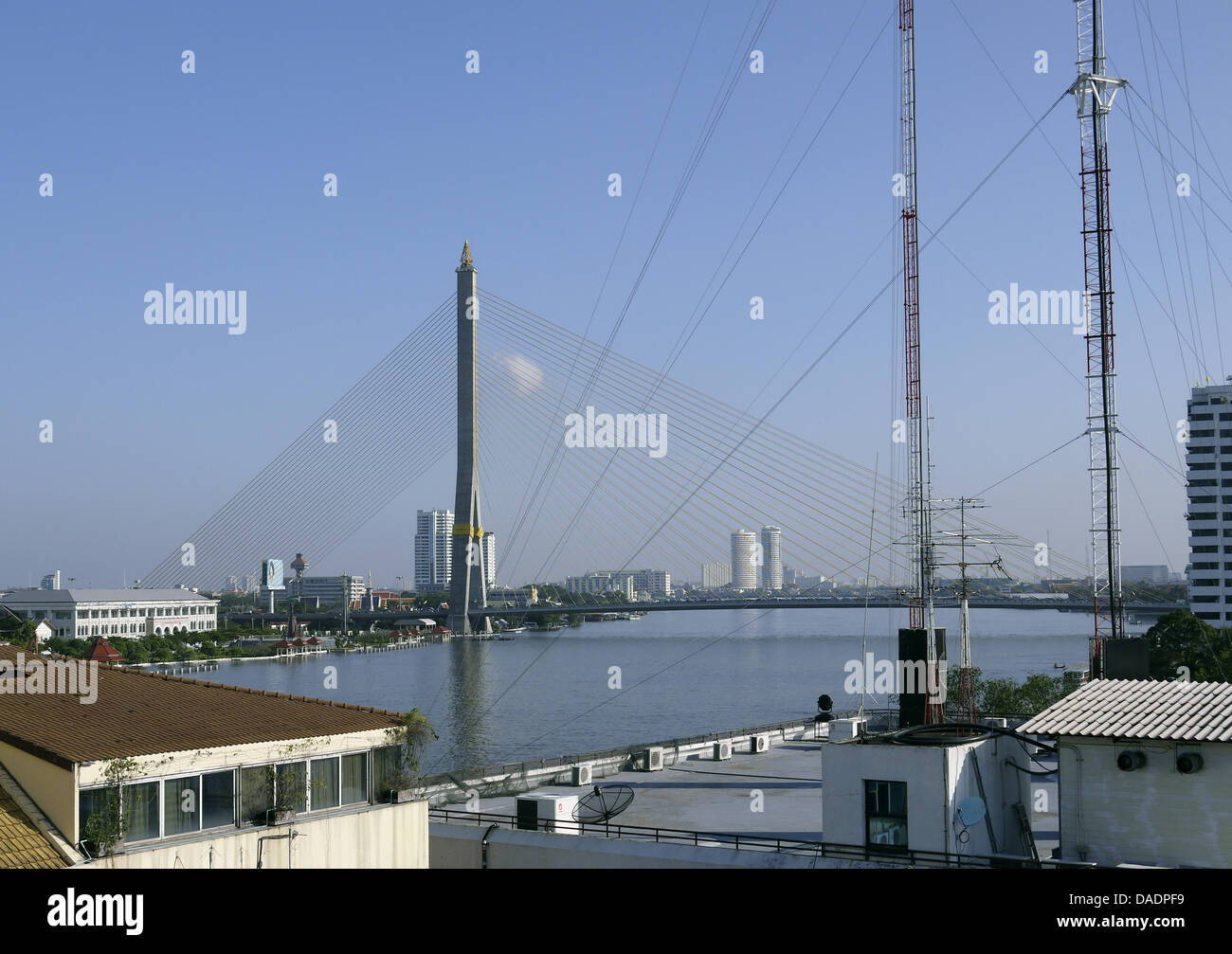 The Menam Chao Phraya river moves under the Phra Pin Klao in Bangkok ...