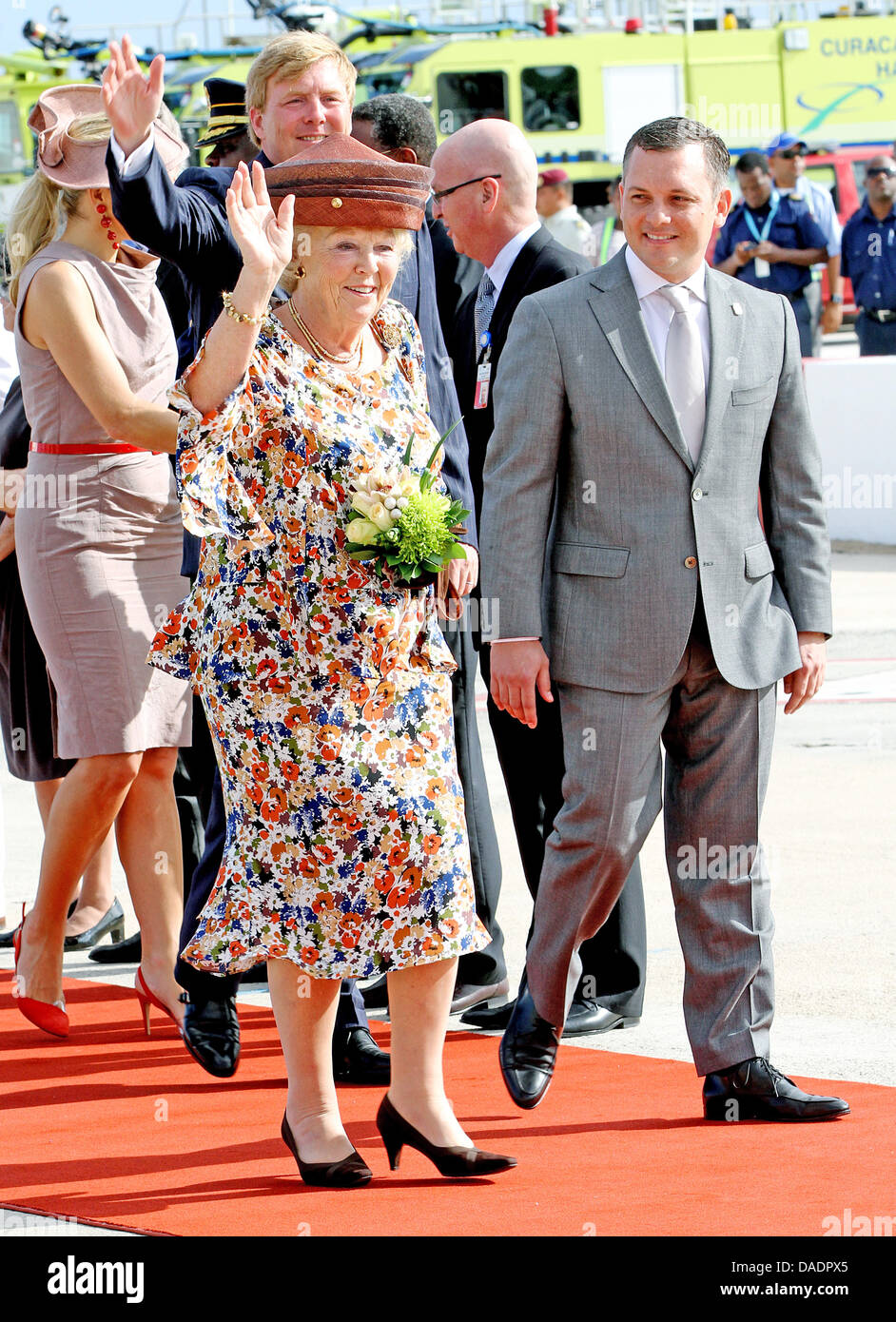 Dutch Queen Beatrix (C) and Crown Prince Willem-Alexander (back C ...