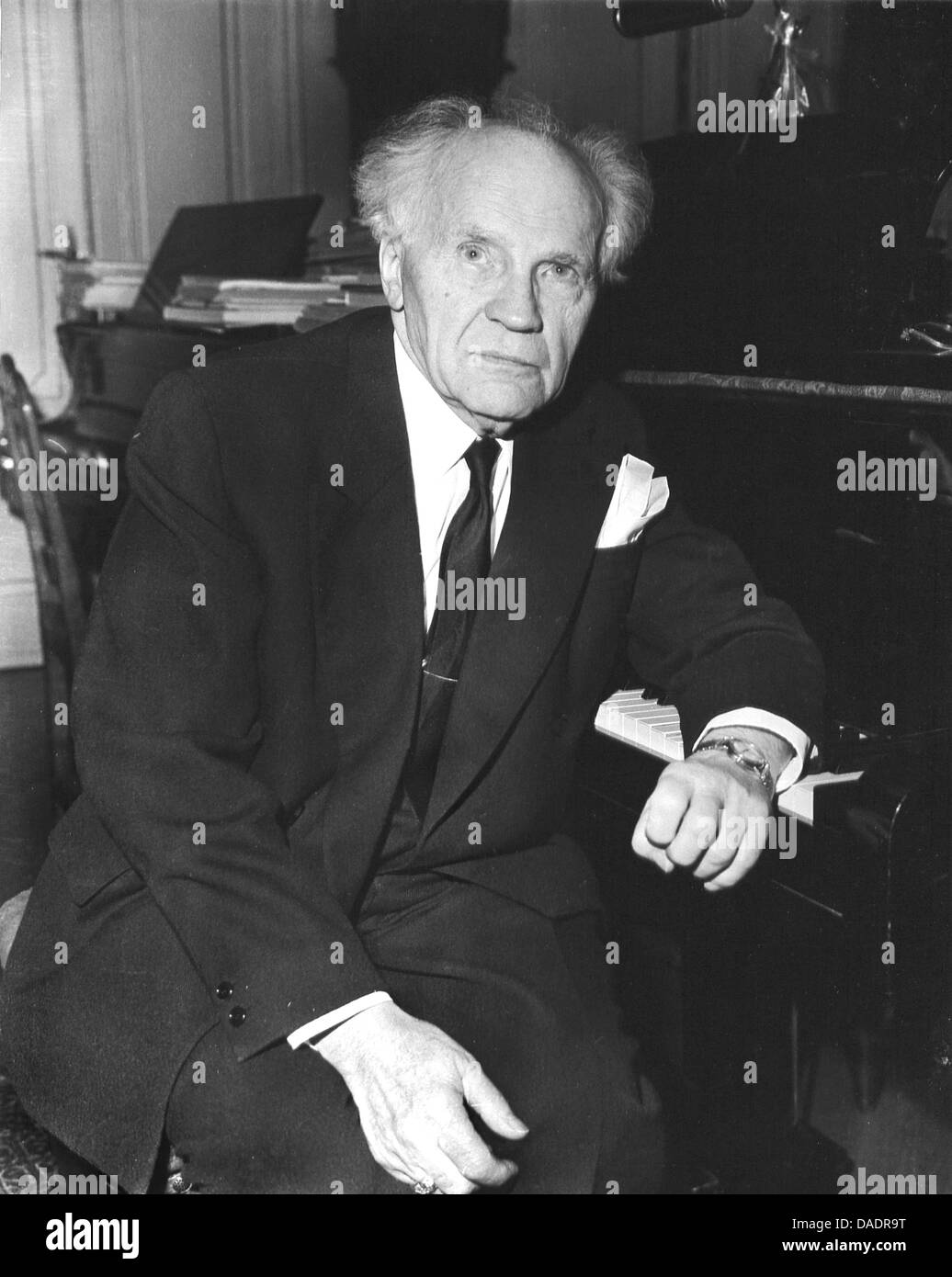 Painist hi-res stock photography and images - Alamy