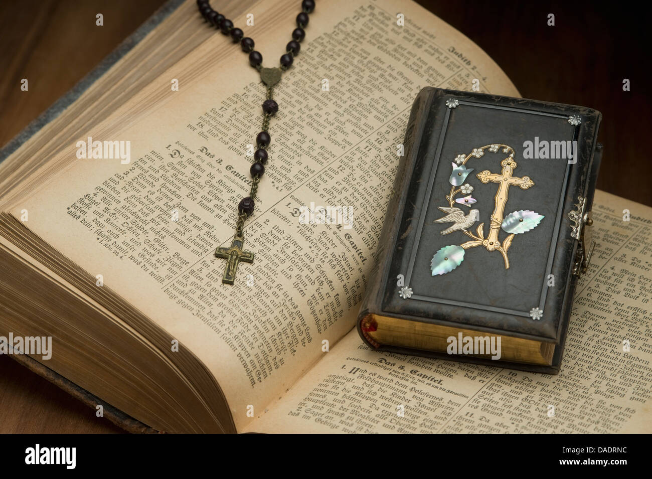Open hymn book hi-res stock photography and images - Alamy