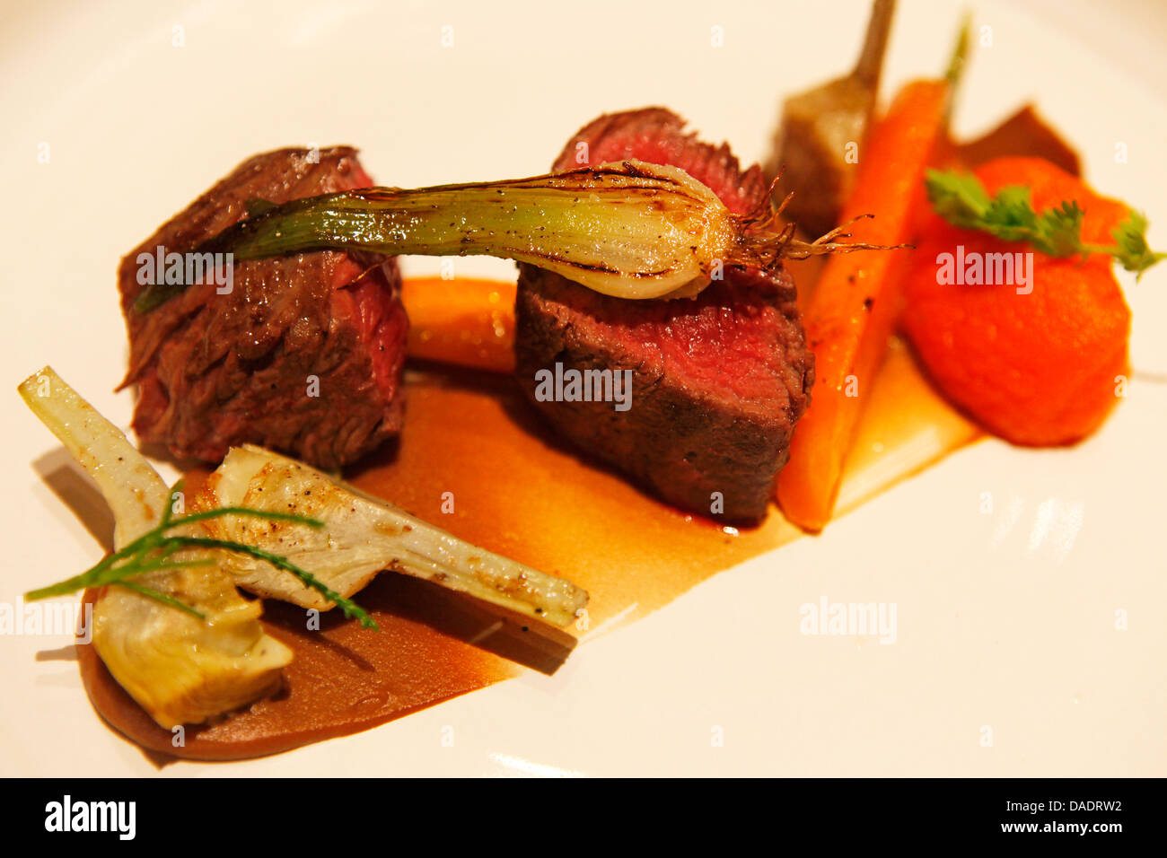 Meat venison hi-res stock photography and images - Alamy