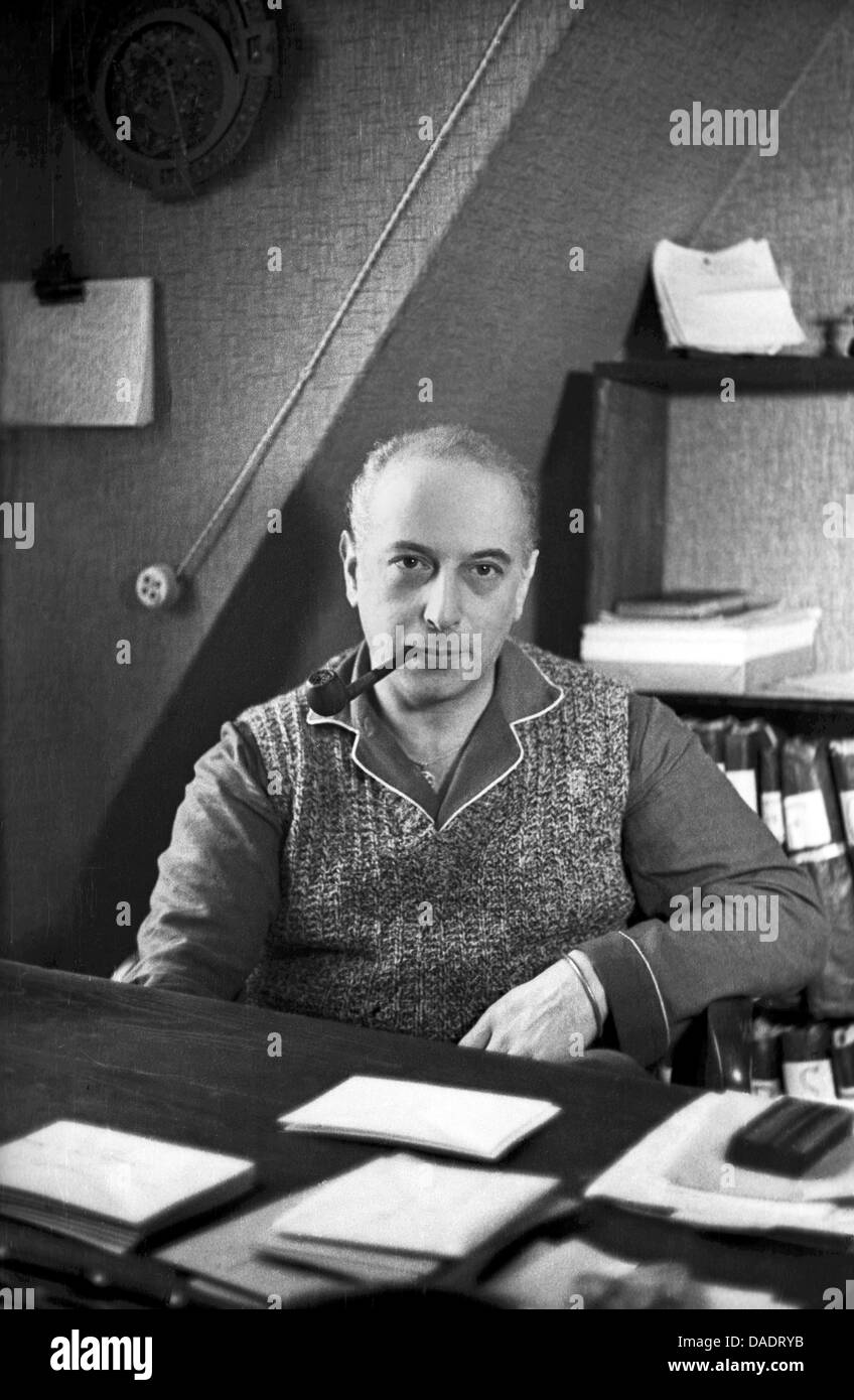 Author Rudolf Leonhard in 1936. Portrait by photographer Fred Stein ...