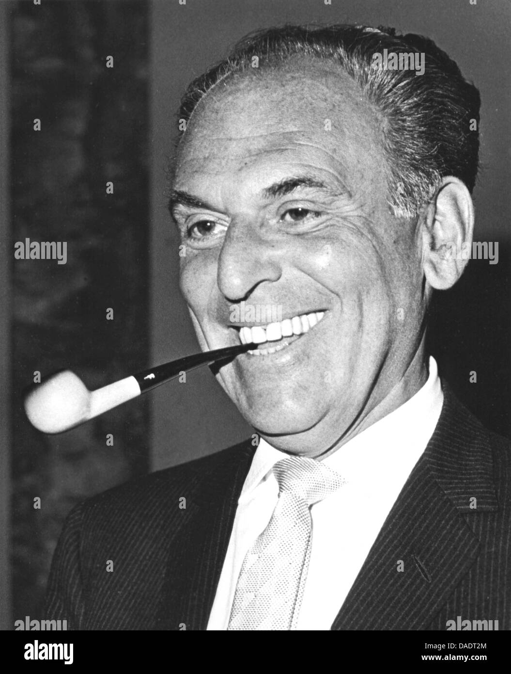 Author Moss Hart in 1959. Portrait by photographer Fred Stein (1909 ...