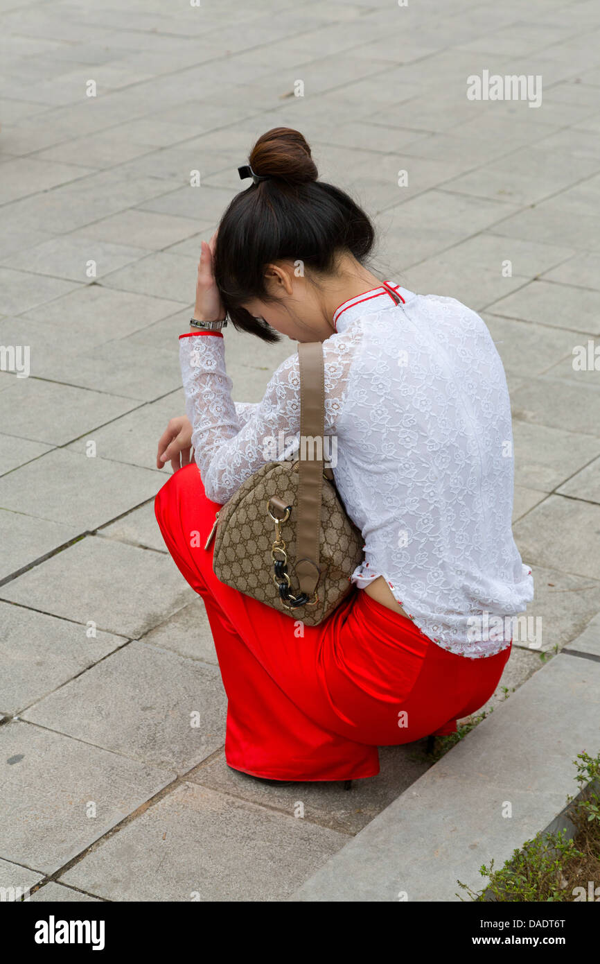Girl crouch hi-res stock photography and images - Alamy