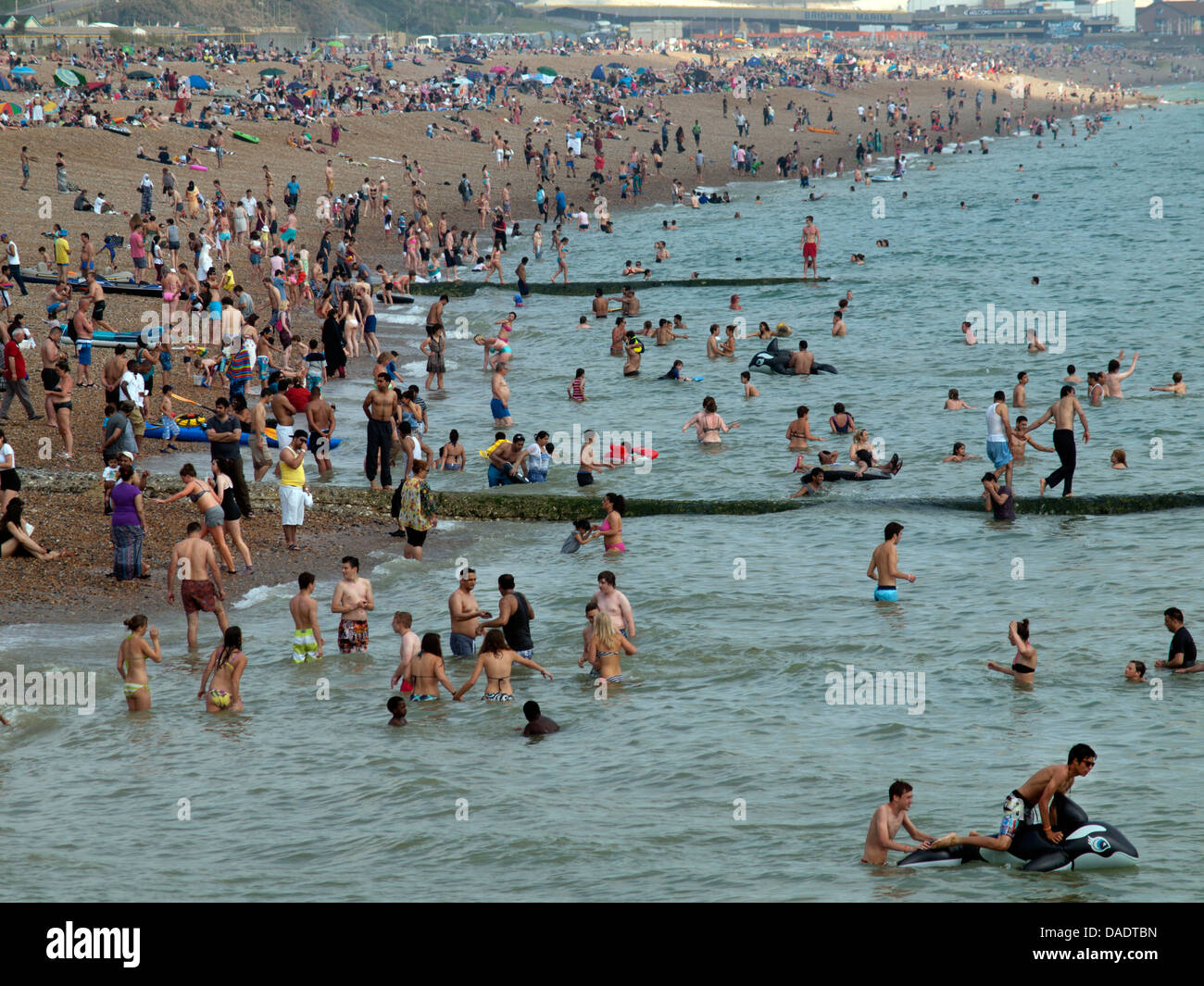 A crowded Brighton beach on a summer's day Stock Photo - Alamy