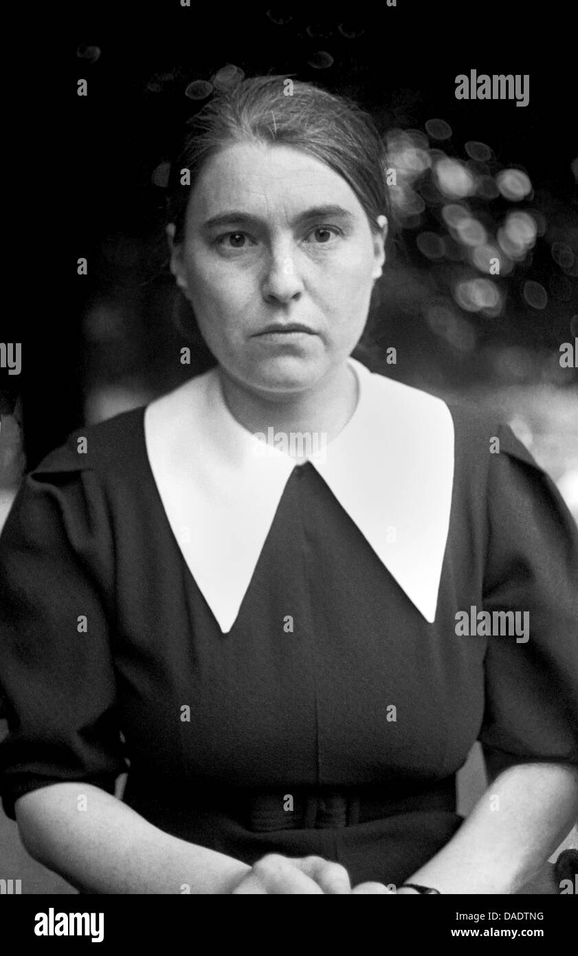 Anna Seghers in 1934. Portrait by photographer Fred Stein (1909-1967 ...