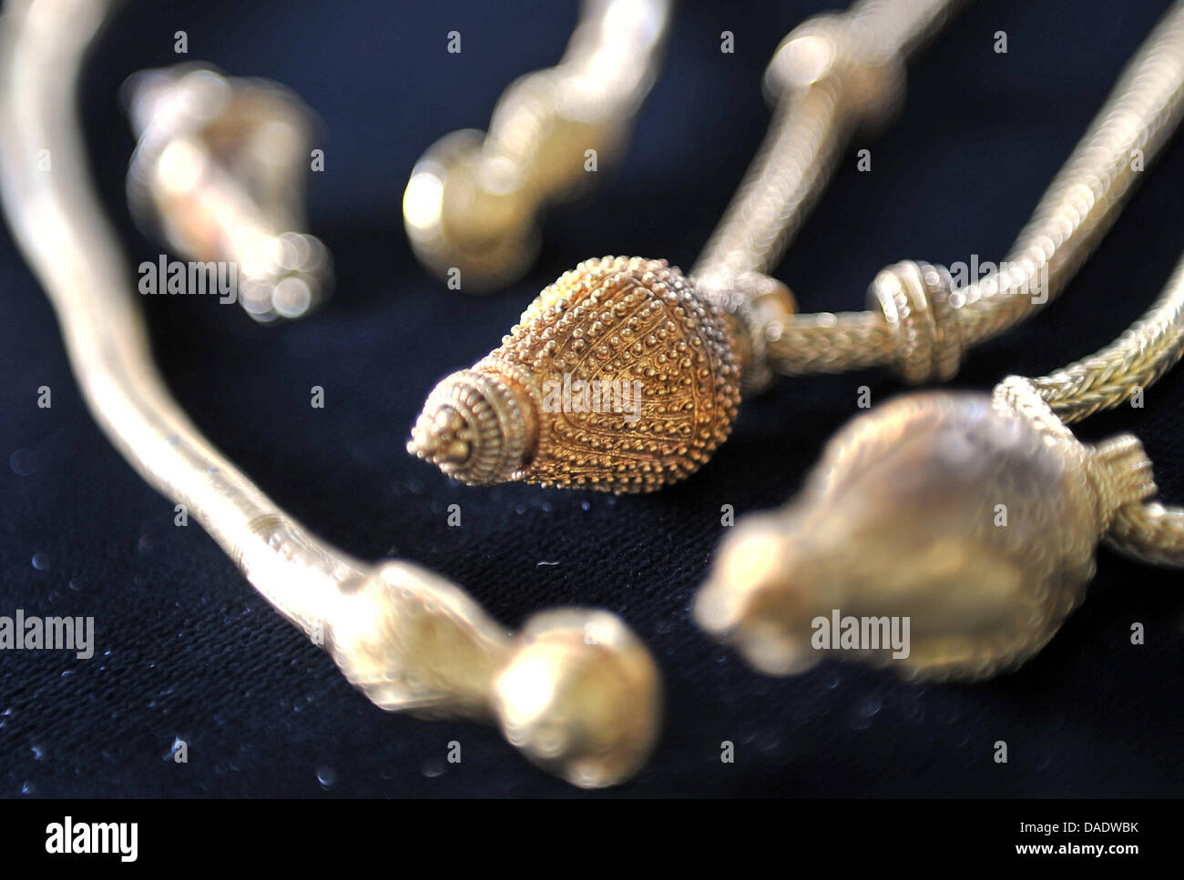 Parts of an around 2000 year old piece of gold jewelry of a Germanic ...
