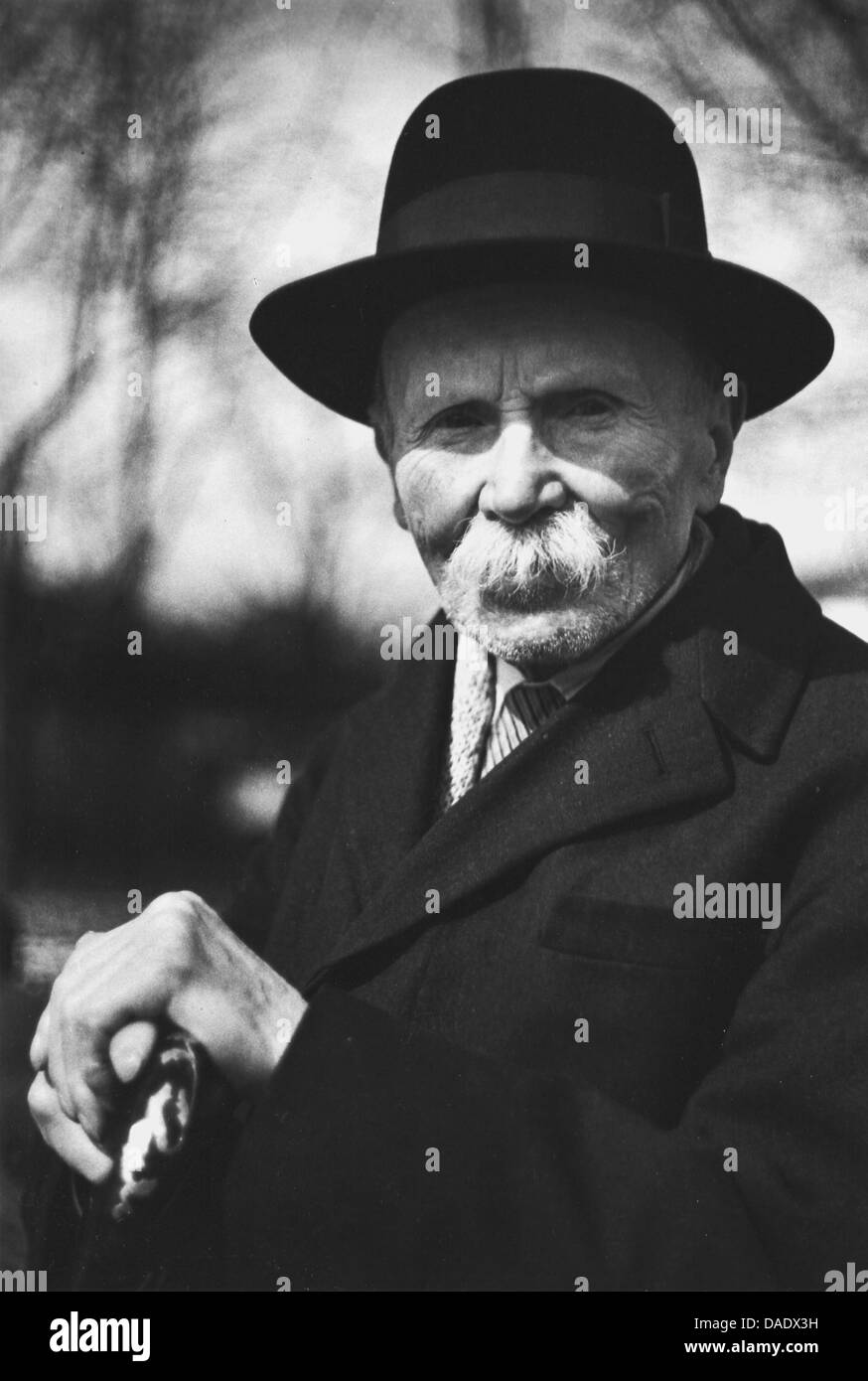 1930s man bowler Black and White Stock Photos & Images - Alamy
