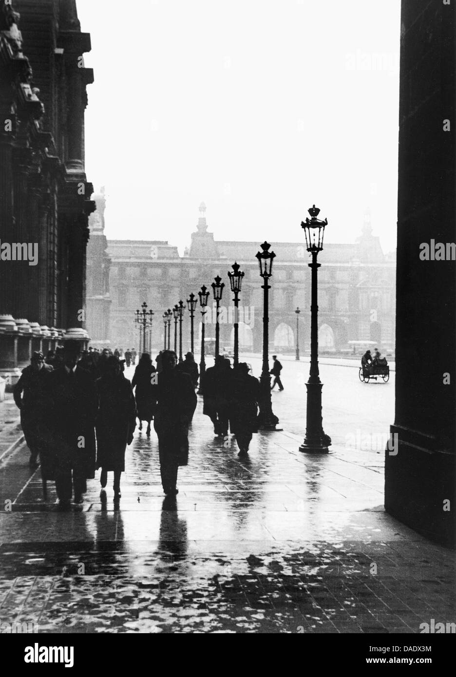 Paris 1930s hi-res stock photography and images - Alamy