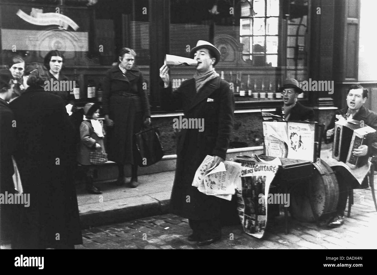 Paris 1935, street musicians. Image by photographer Fred Stein (1909 ...