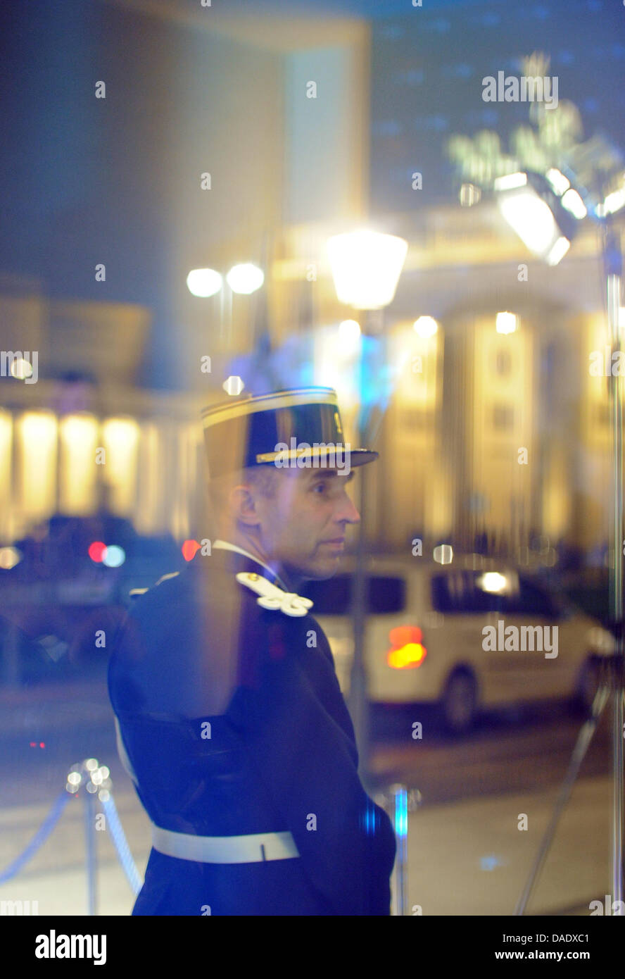 A French police officer stands at the entrance to the French embassy ...