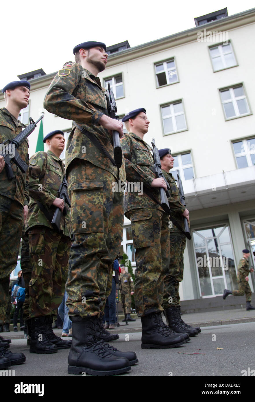 Dutch female soldiers hi-res stock photography and images - Alamy