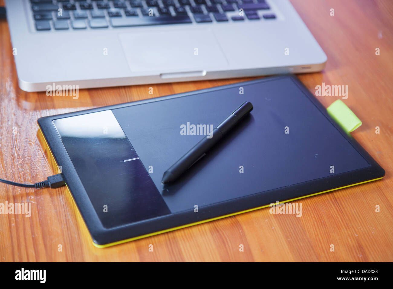 Graphic tablet hi-res stock photography and images - Alamy