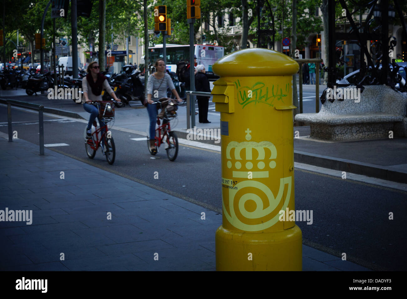 Yellow post box hi-res stock photography and images - Alamy