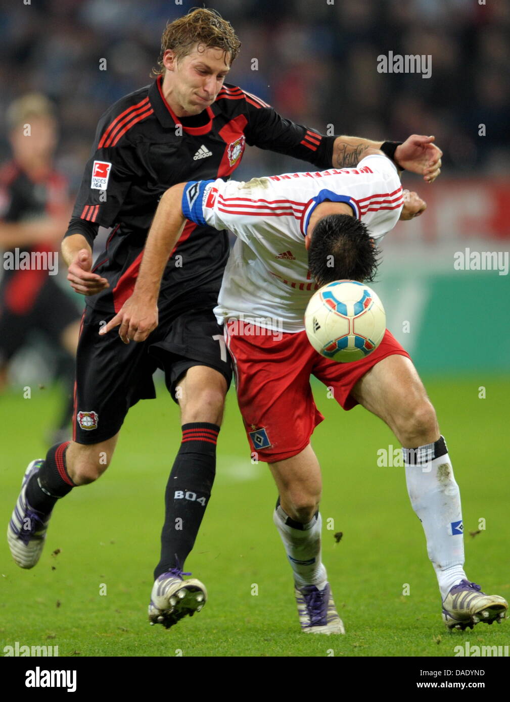 Leverkusen's Stefan Kiessling (L) and Hamburg's Heiko Westermann vie ...