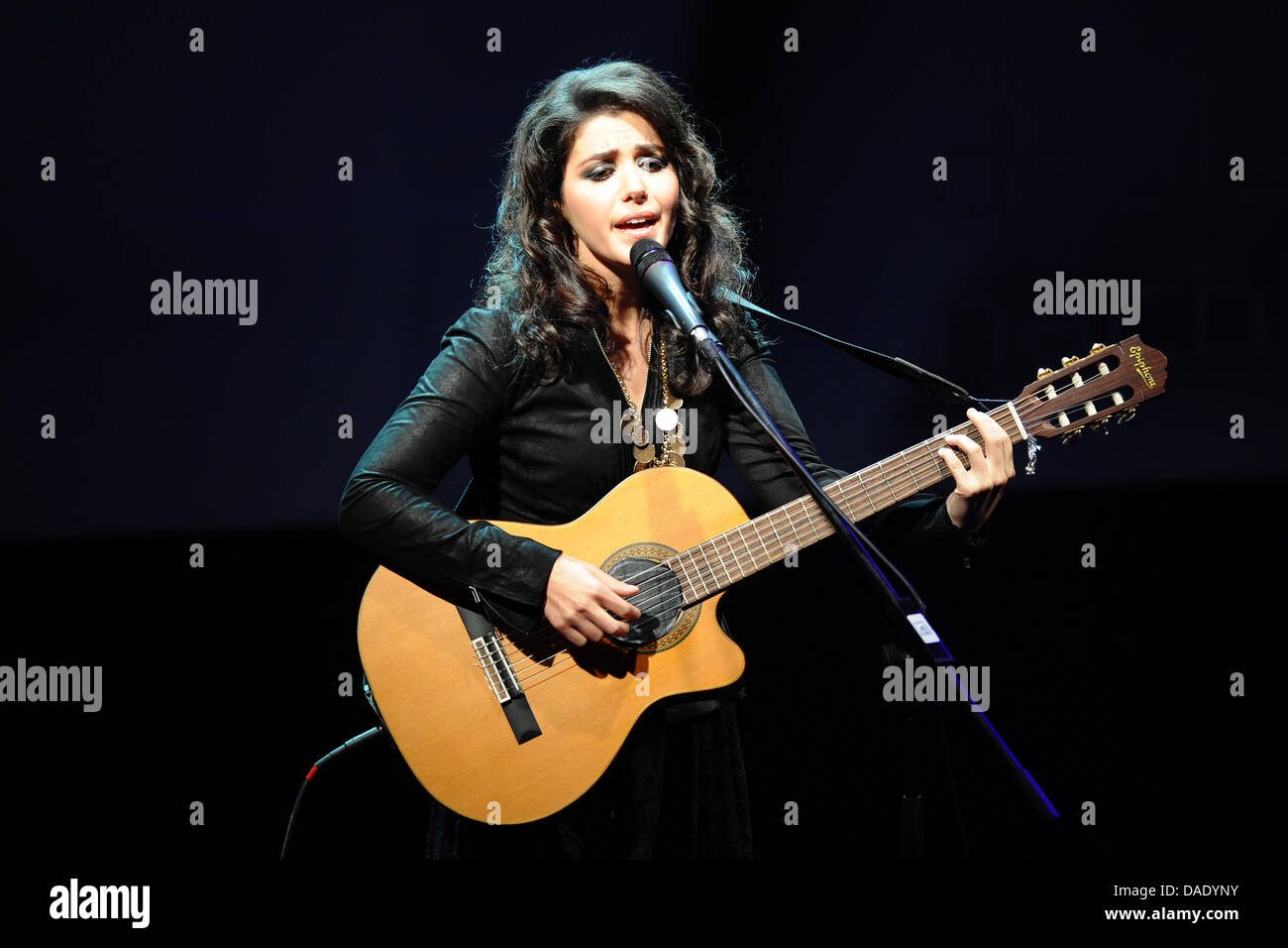 Female singer katie melua hi-res stock photography and images - Alamy