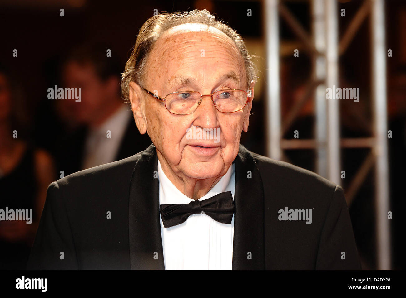 Former German Foreign Minister Hans-Dietrich Genscher arrives for the ...