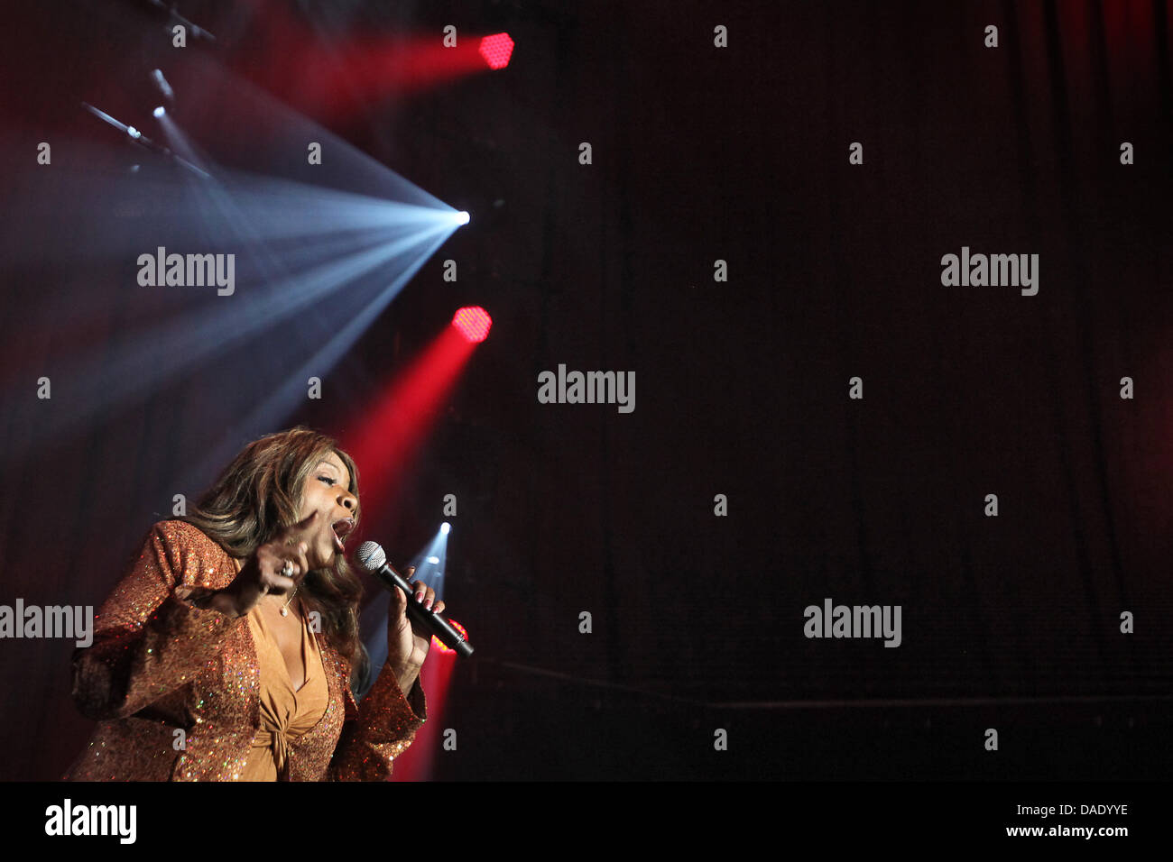 US singer Gloria Gaynor performs during the 30th German Sports Press ...
