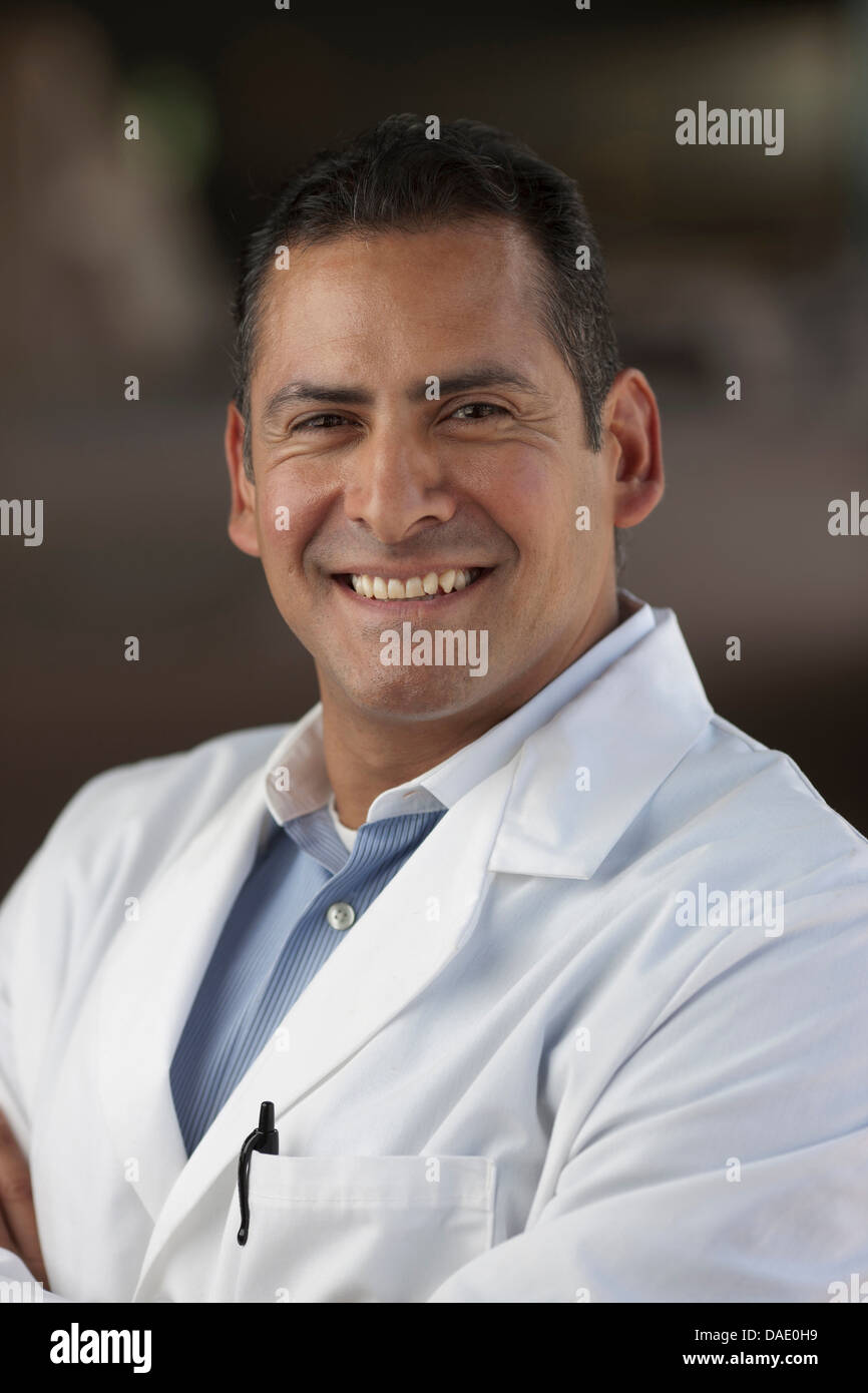 Mature man wearing lab coat and smiling, portrait Stock Photo - Alamy