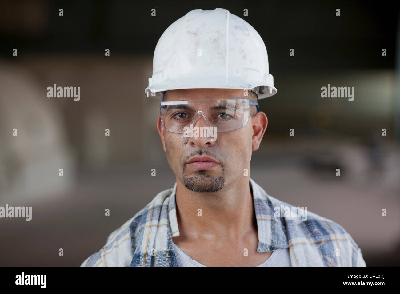 Mid adult construction worker wearing hard hat, portrait Stock Photo ...