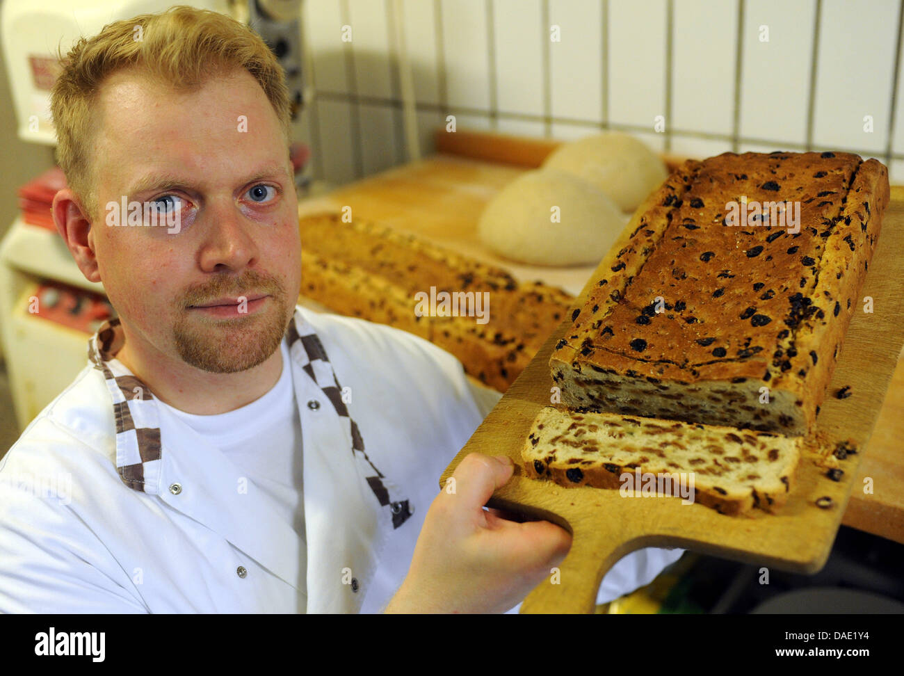 Master baker Axel Schnaare presents a freshly baked Klaben in Bremen ...