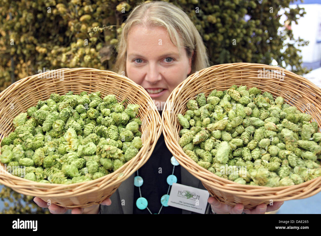 Ute Lachermeier from hops planting association Hallertau e.V. presents ...