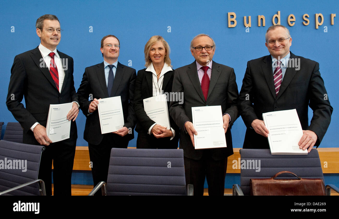 The economists of the expert advisory board Peter Bofinger of Wuerzburg ...