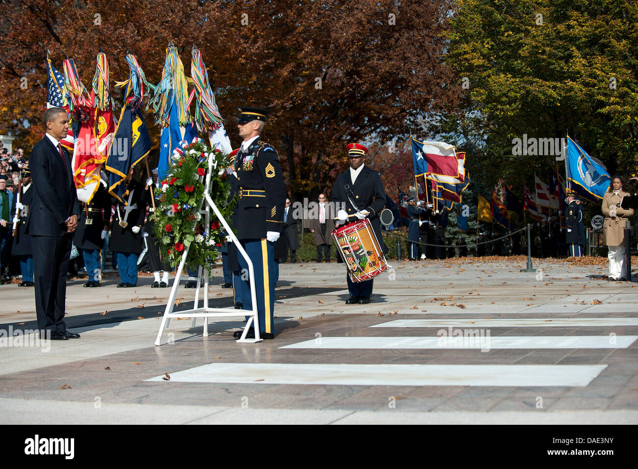 US President Barack Obama and Major General Michael S. Linnington ...