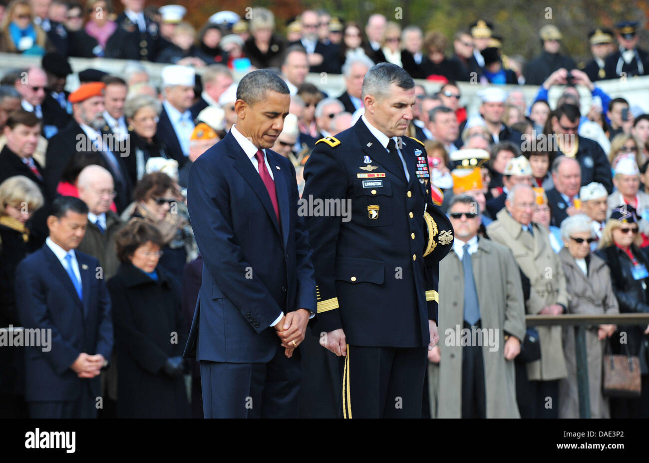 US President Barack Obama and Major General Michael S. Linnington ...