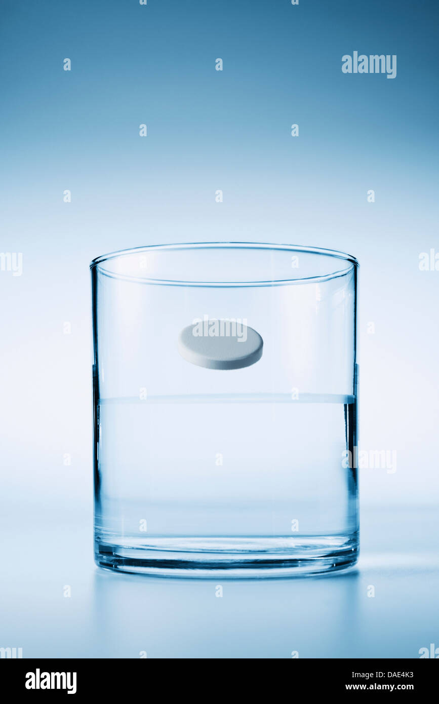 Drop into glass hi-res stock photography and images - Alamy